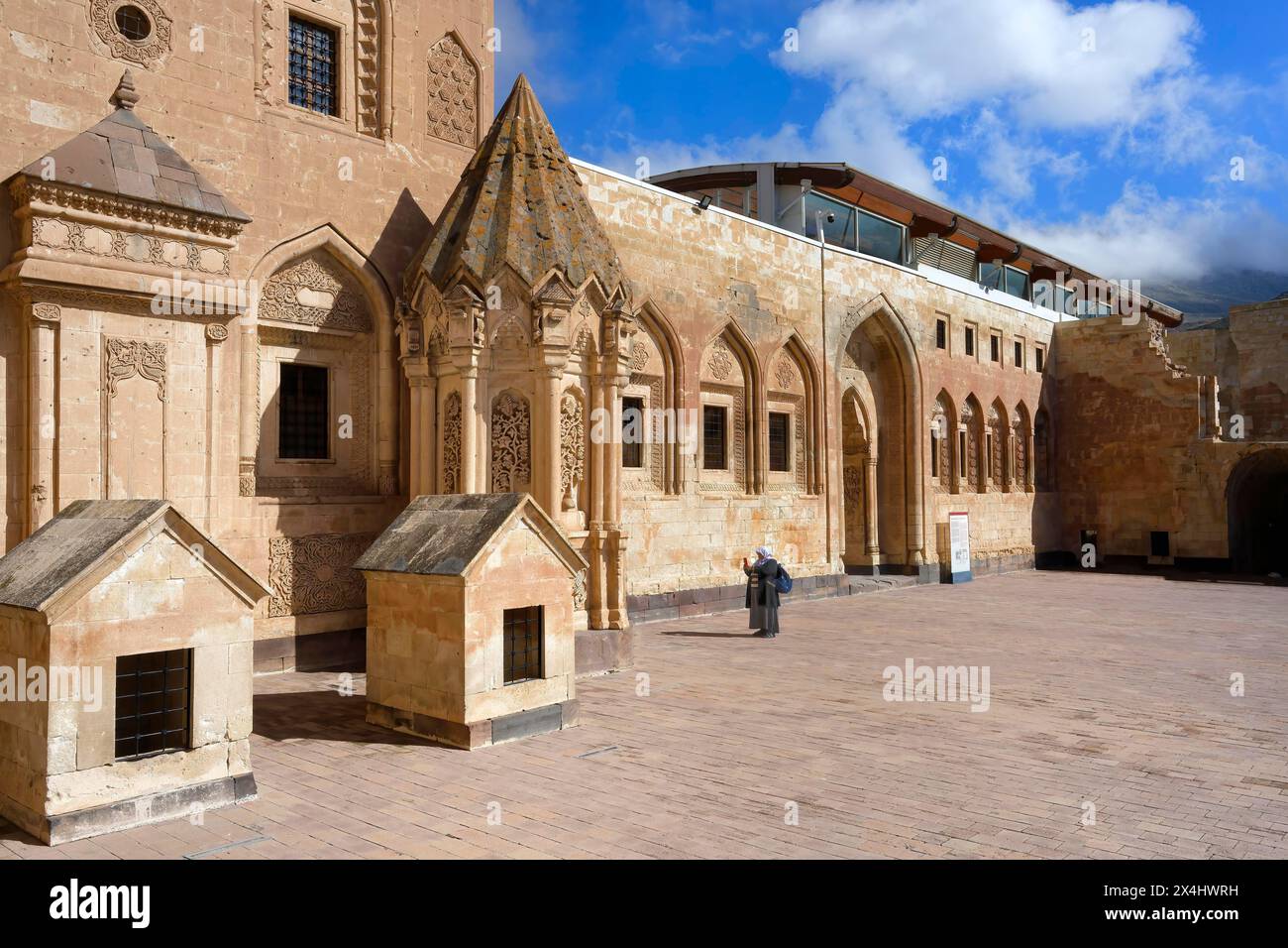 Ishak Pasha palace, Second courtyard with the tomb of the palace ...