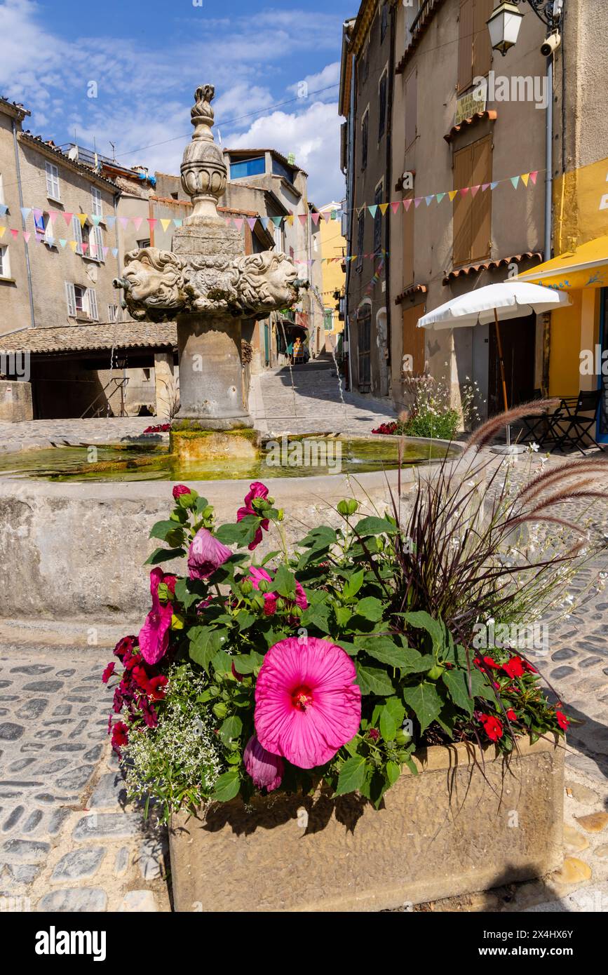 Provencal architecture hi-res stock photography and images - Alamy
