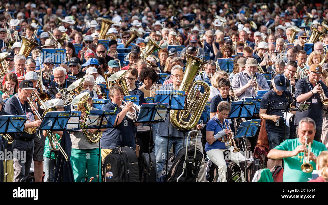 03 May 2024, Hamburg: At the start of the 3rd German Protestant ...