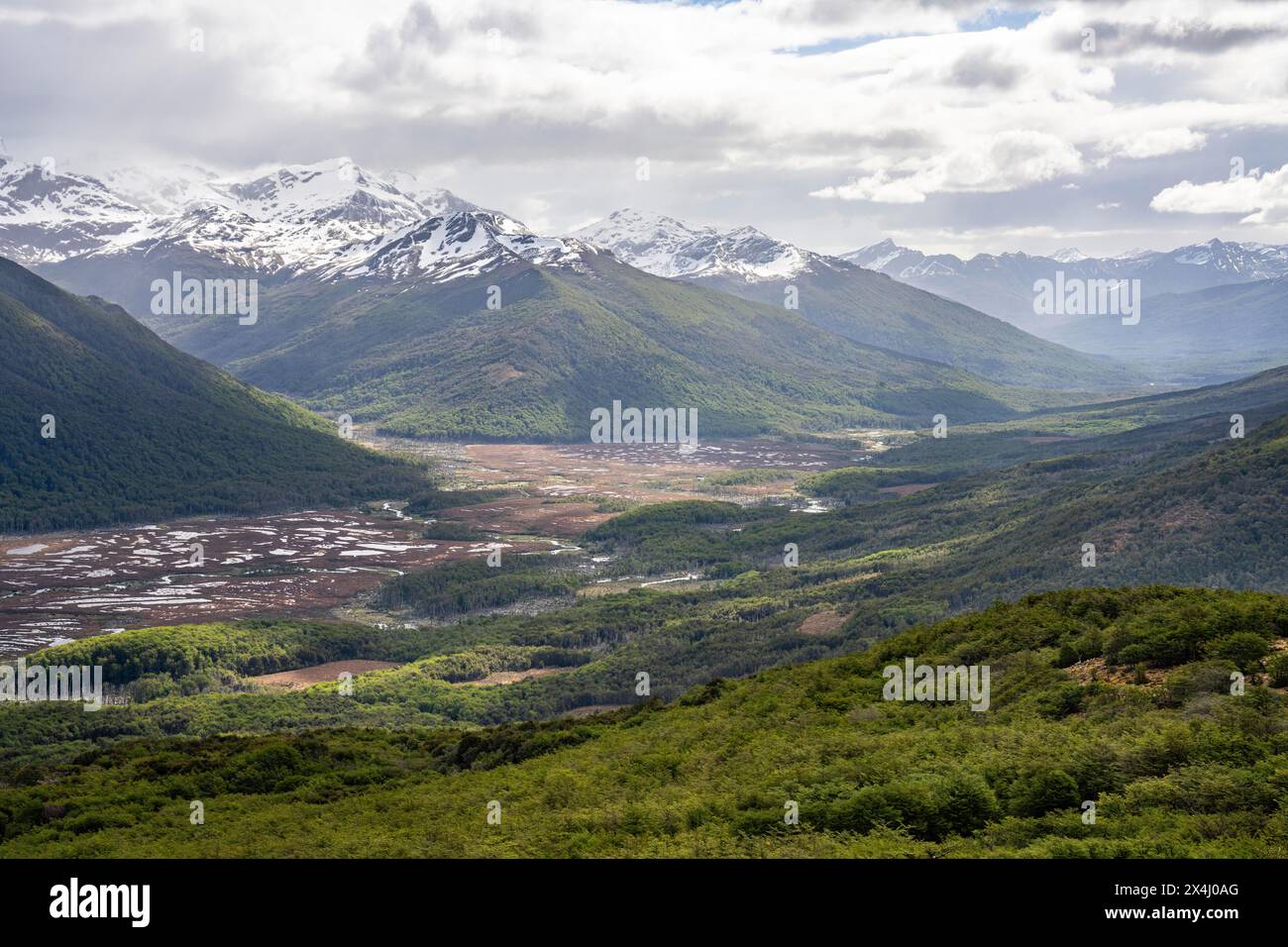 Lago deseado hi-res stock photography and images - Alamy