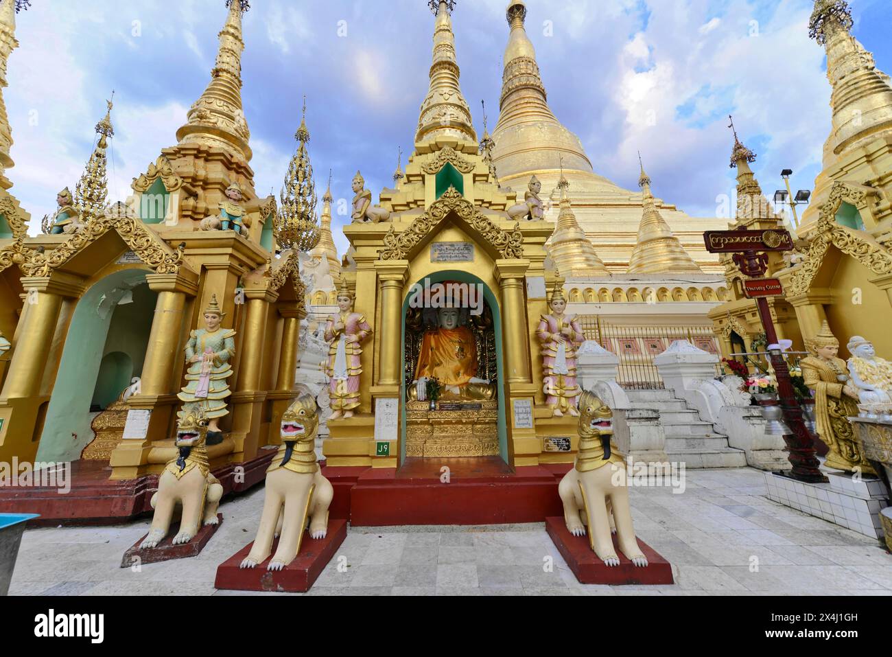 Interior stupa buddha hi-res stock photography and images - Alamy
