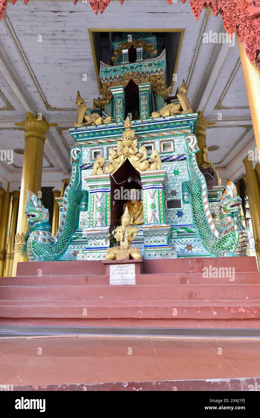 Shwedagon Pagoda, Yangon, Myanmar, Asia, View of a Buddhist figure ...