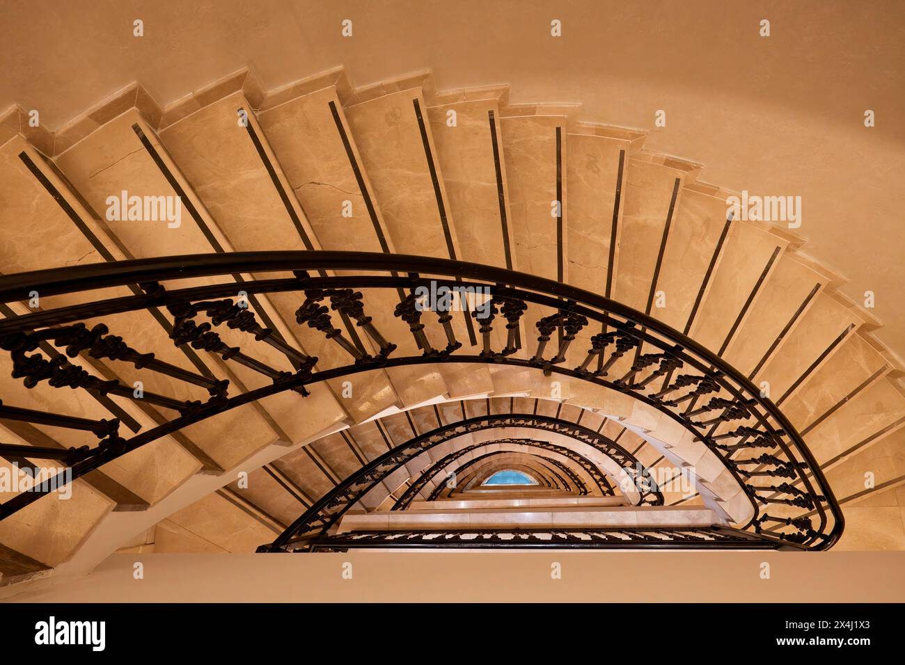 Semi circular staircase hi-res stock photography and images - Alamy