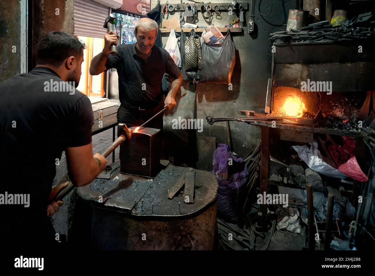 Blacksmith stand hi-res stock photography and images - Alamy