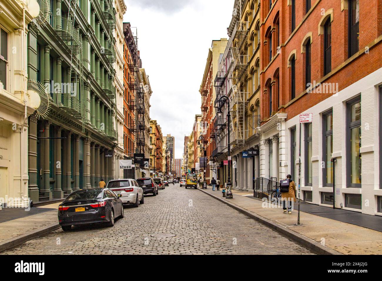 Manhattan life hi-res stock photography and images - Alamy