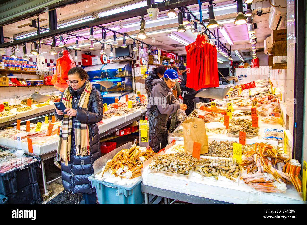 Fish market chinatown hi-res stock photography and images - Alamy