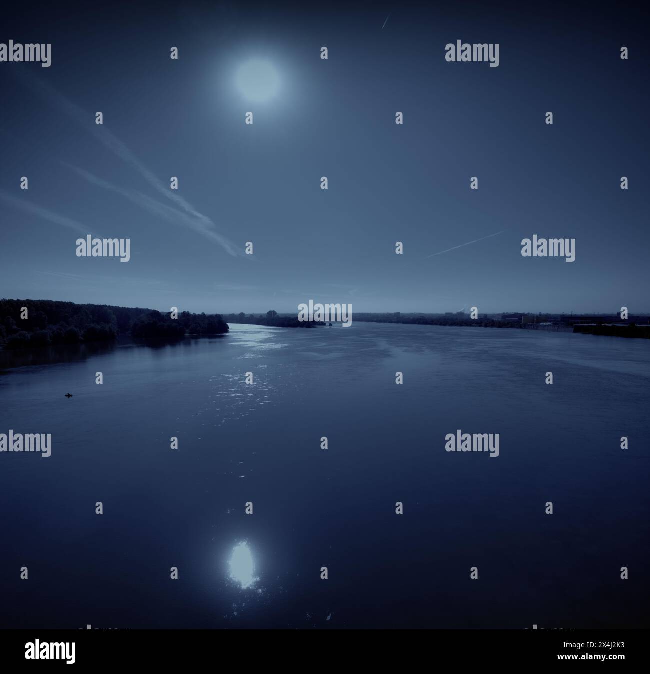 River full moon night hi-res stock photography and images - Alamy