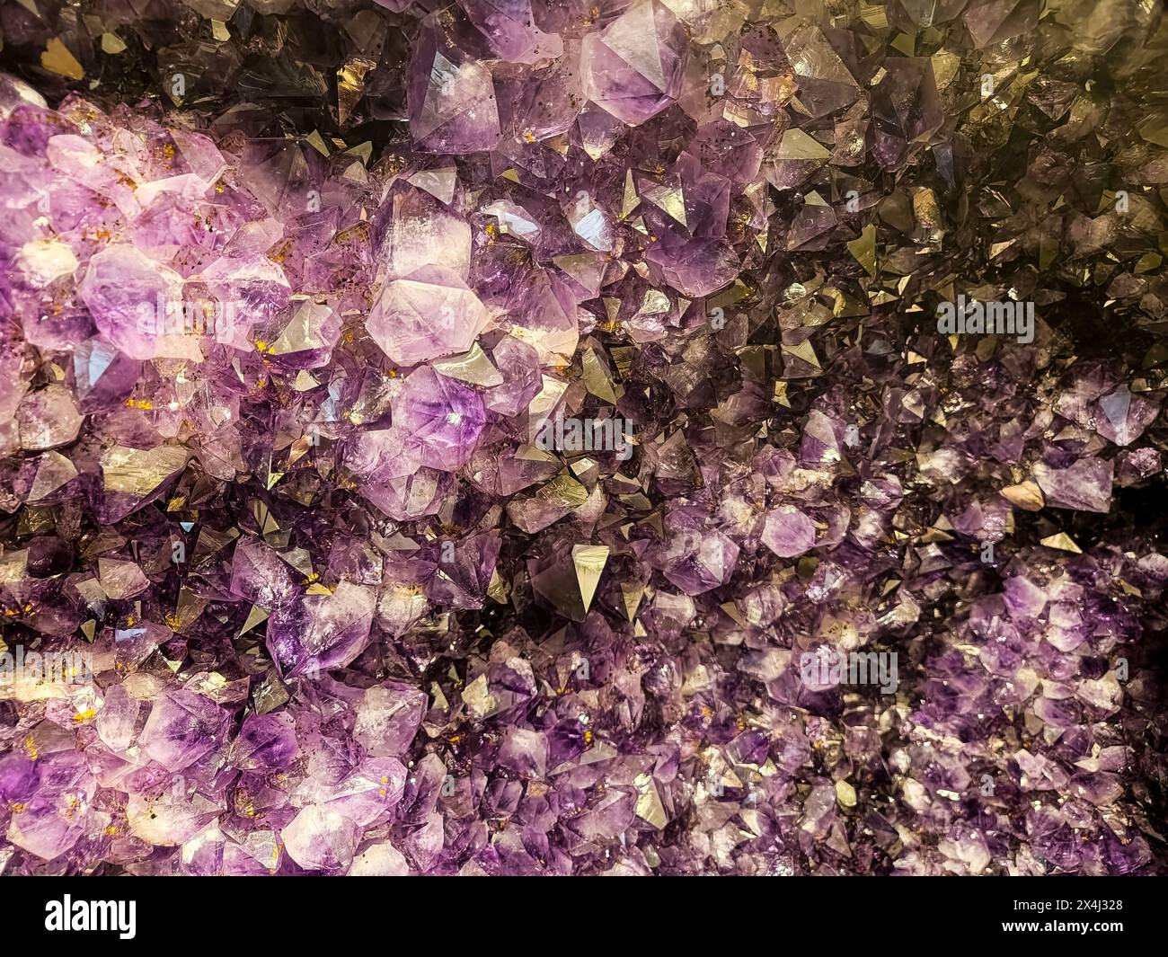 Amethyst crystal cave hi-res stock photography and images - Alamy