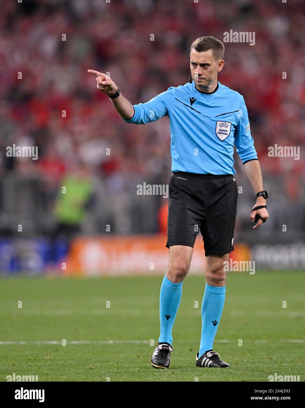 Referee Referee Clement Turpin (FRA) Gesture, Gesture, Champions League ...