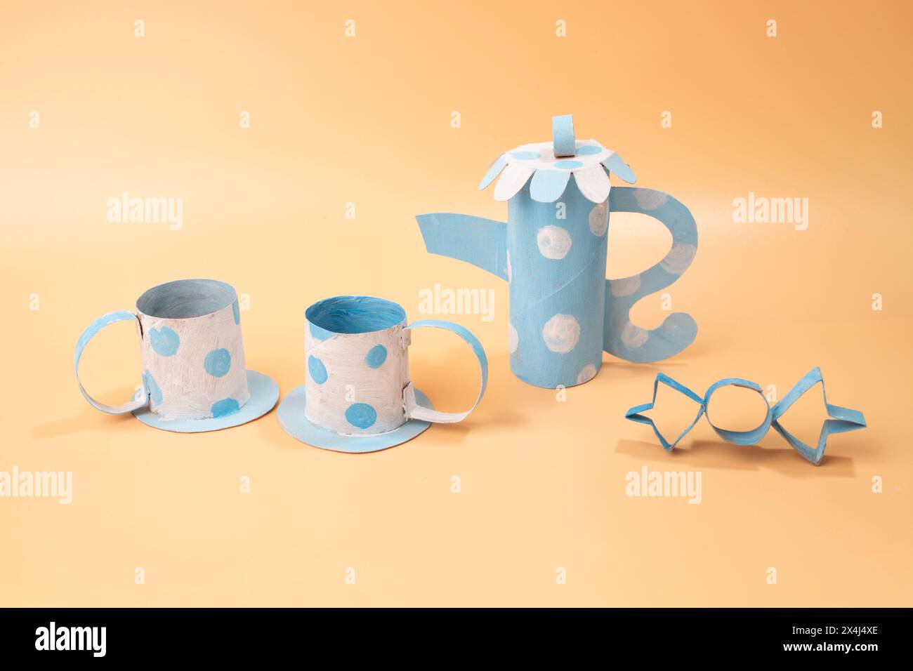 Kids papercraft making paper hi-res stock photography and images - Alamy