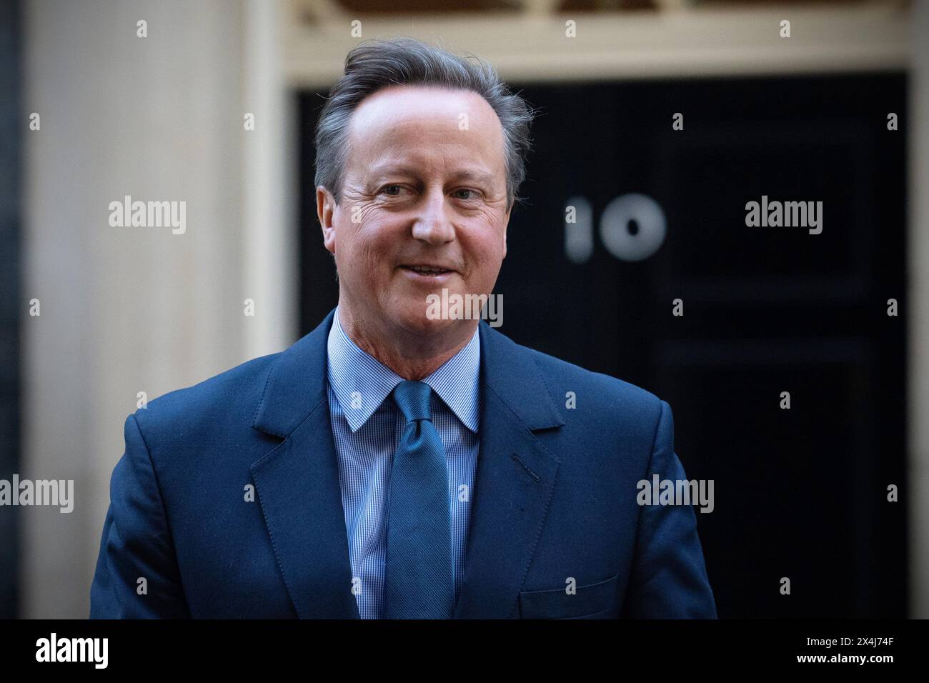 Prime minister david cameron leaving 10 downing street hi-res stock ...