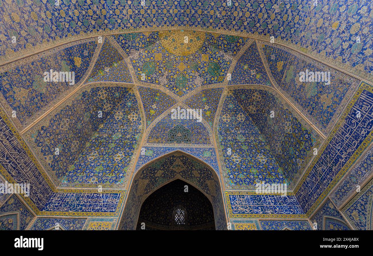 Stunning Persian-Islamic architecture with minarets and intricate tiles ...