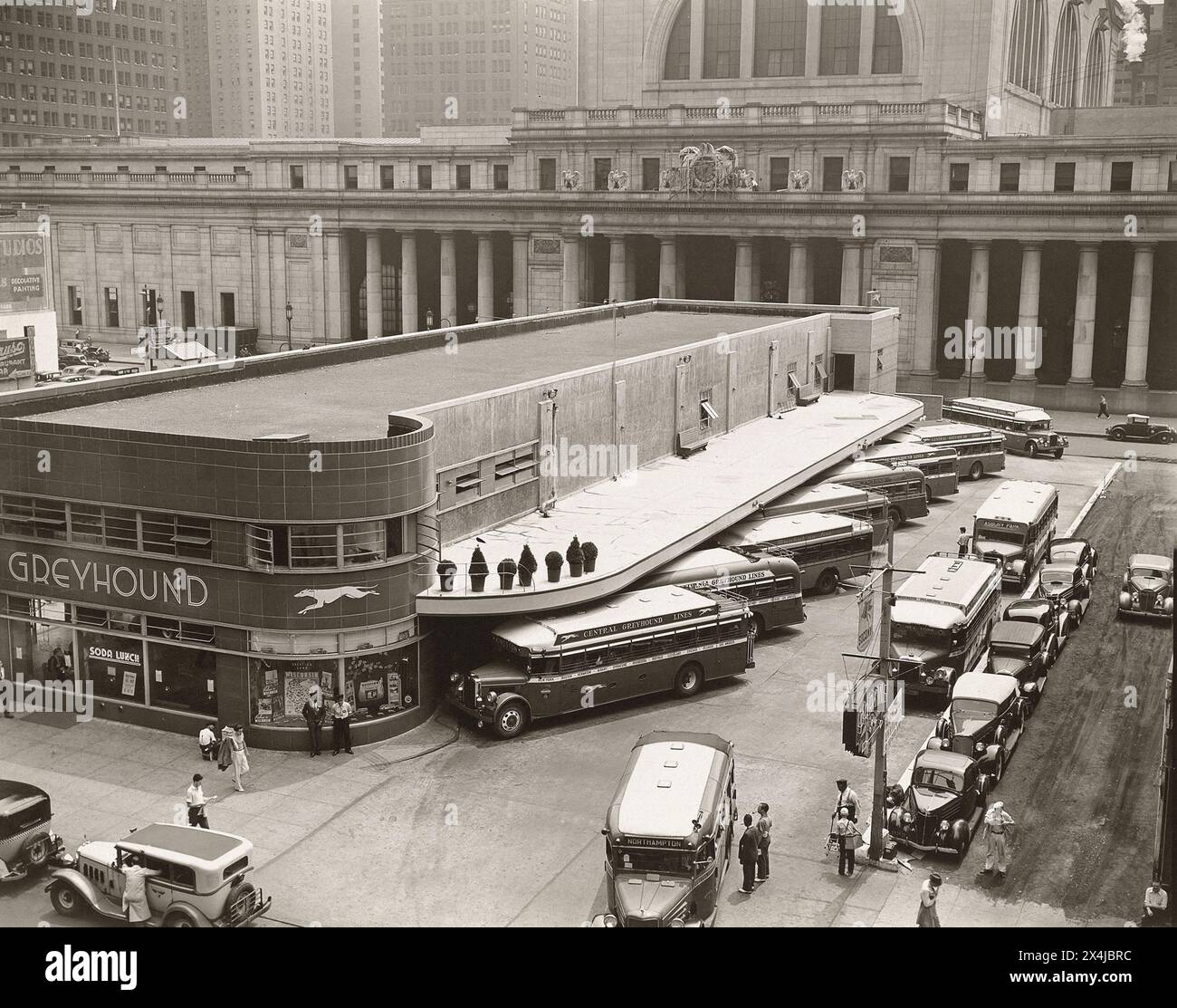Historical greyhound bus station hi-res stock photography and images ...