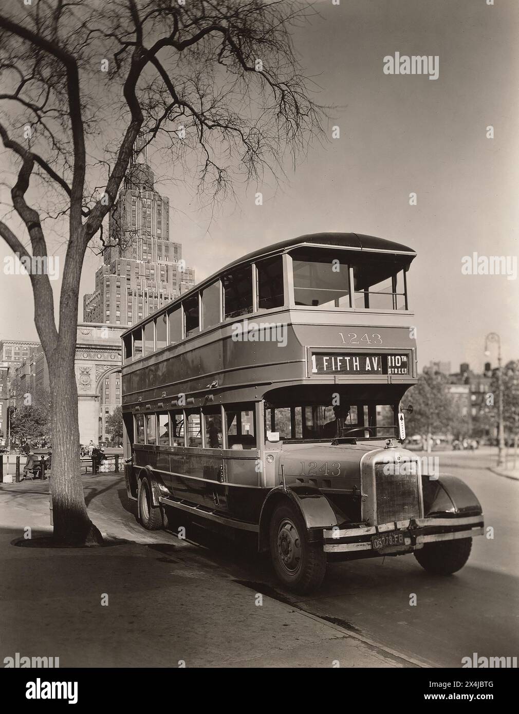 New york city bus 1930s hi-res stock photography and images - Alamy