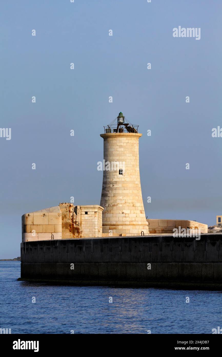Malta Island, lighthouse at the entrance of Valletta port Stock Photo ...