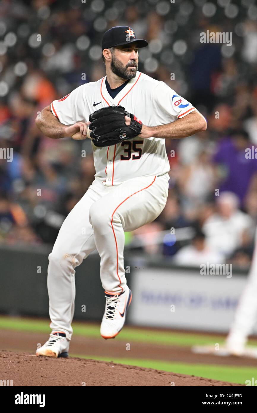 Houston Astros pitcher Justin Verlander (35) in the top of the sixth ...