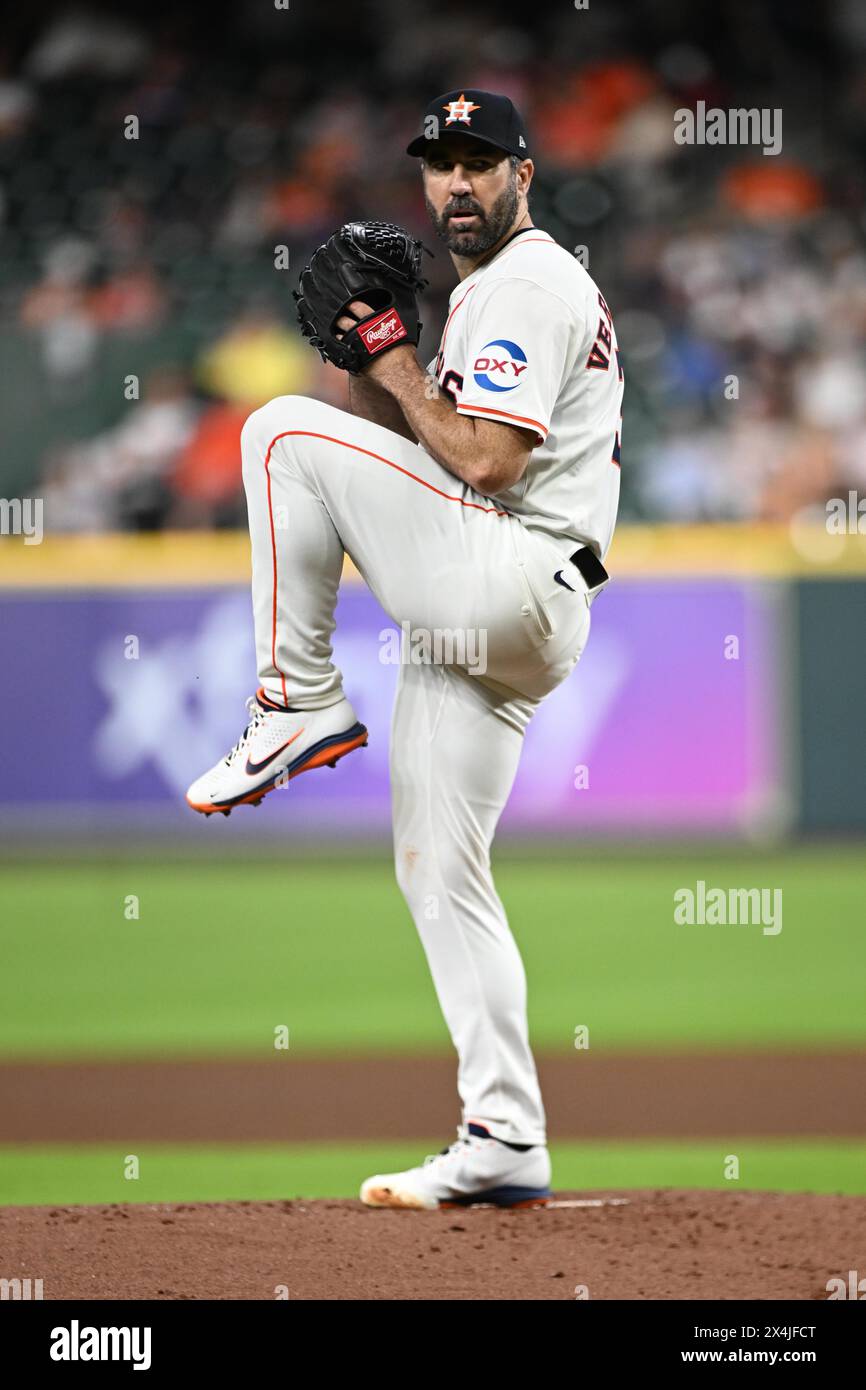 Houston Astros pitcher Justin Verlander (35) in the top of the third ...