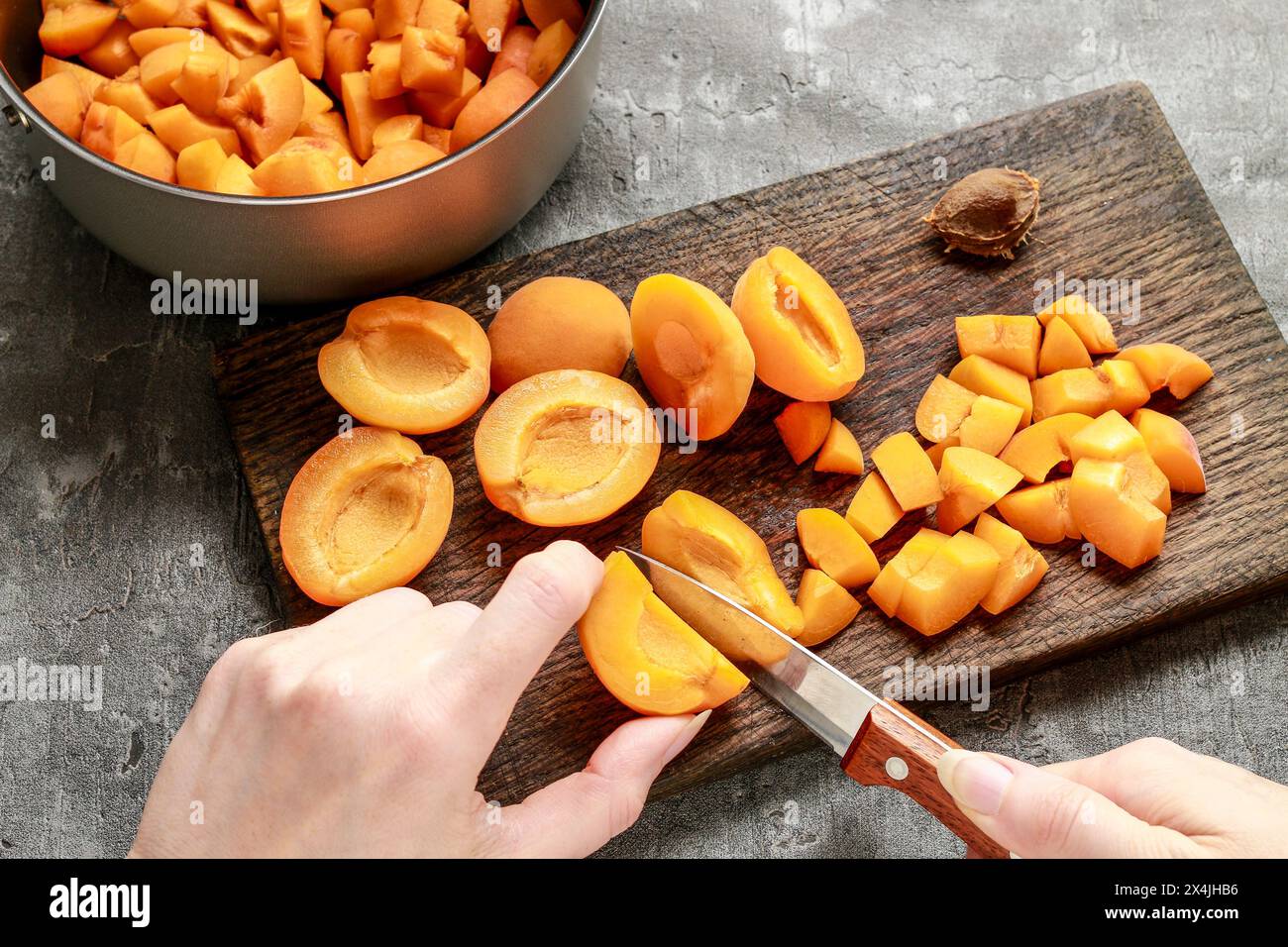 How to make apricot jam. Tutorial, step by step Stock Photo - Alamy