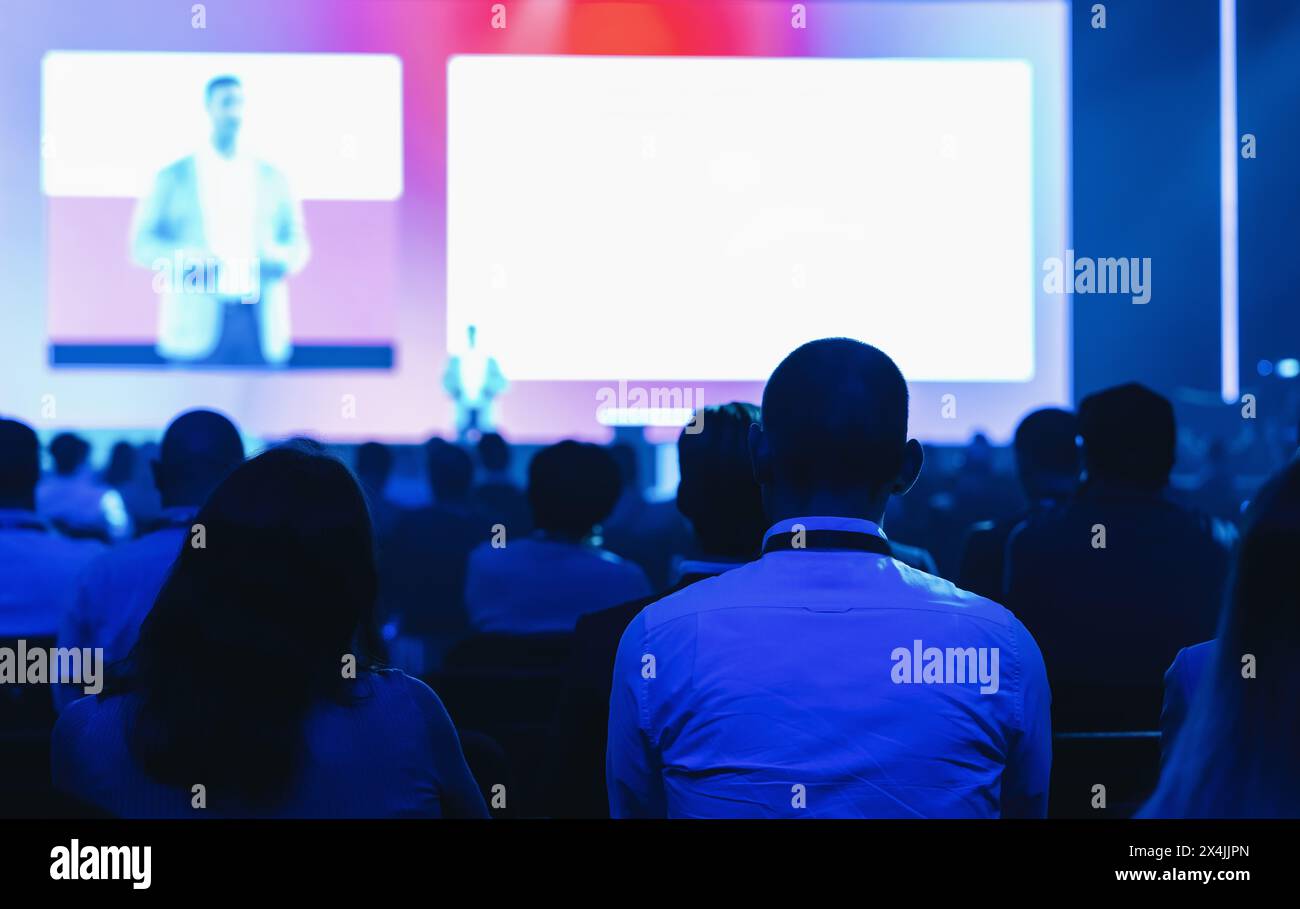 Crowd attendees business conference hi-res stock photography and images ...