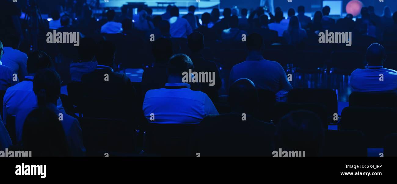 Audience in conference hall hi-res stock photography and images - Alamy