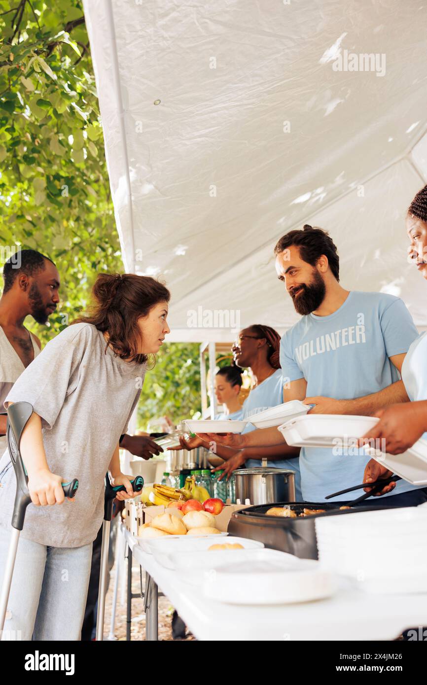 Group shelter share hi-res stock photography and images - Alamy