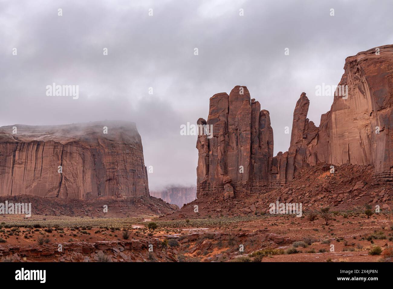 Many areas within Monument Valley host smaller mountainous formations ...