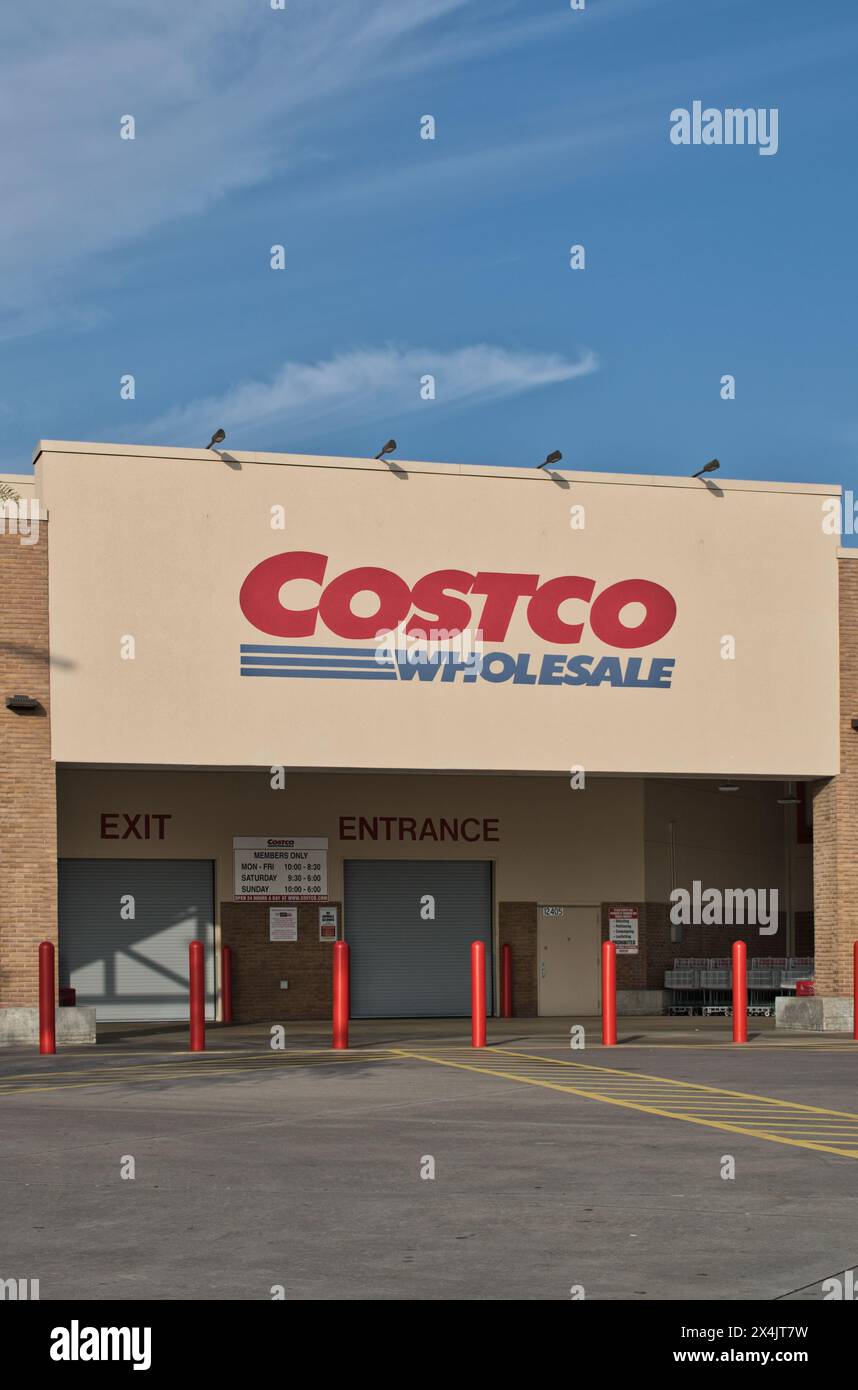 Houston, Texas USA 04-07-2024: Costco Wholesale storefront exterior ...