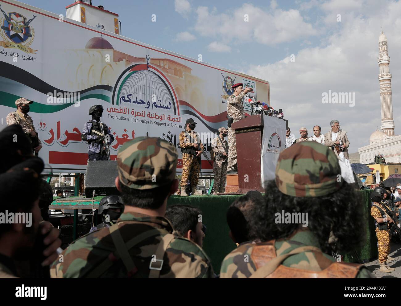 Yemens houthi military spokesman yahya sarea hi-res stock photography ...