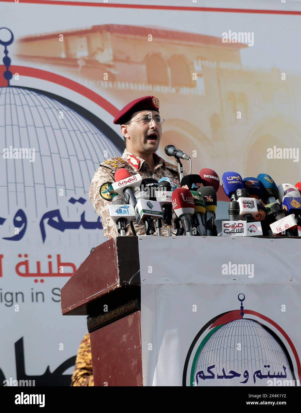Yemens houthi military spokesman yahya sarea hi-res stock photography ...
