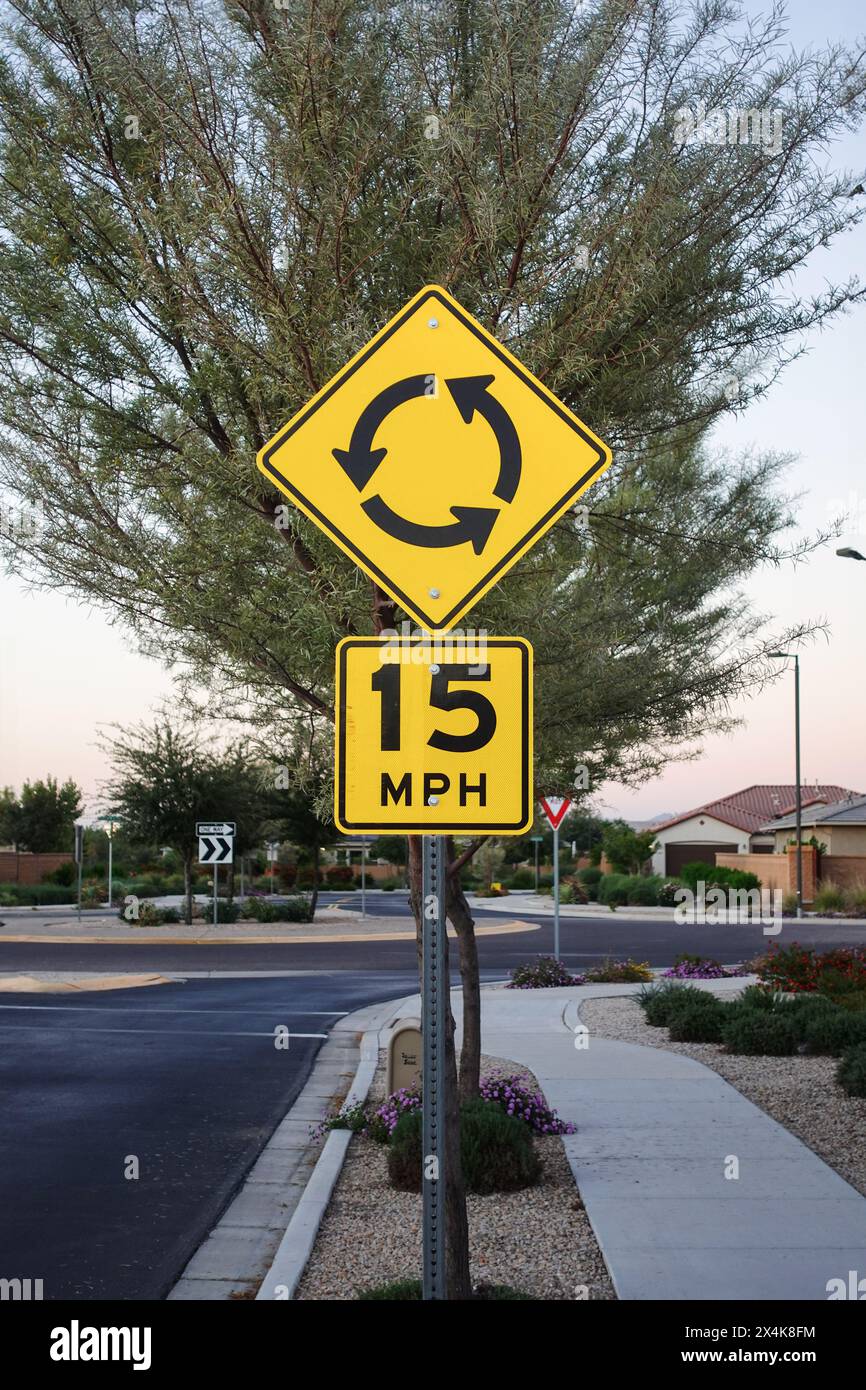 Advisory sign for upcoming traffic circle or roundabout Stock Photo - Alamy
