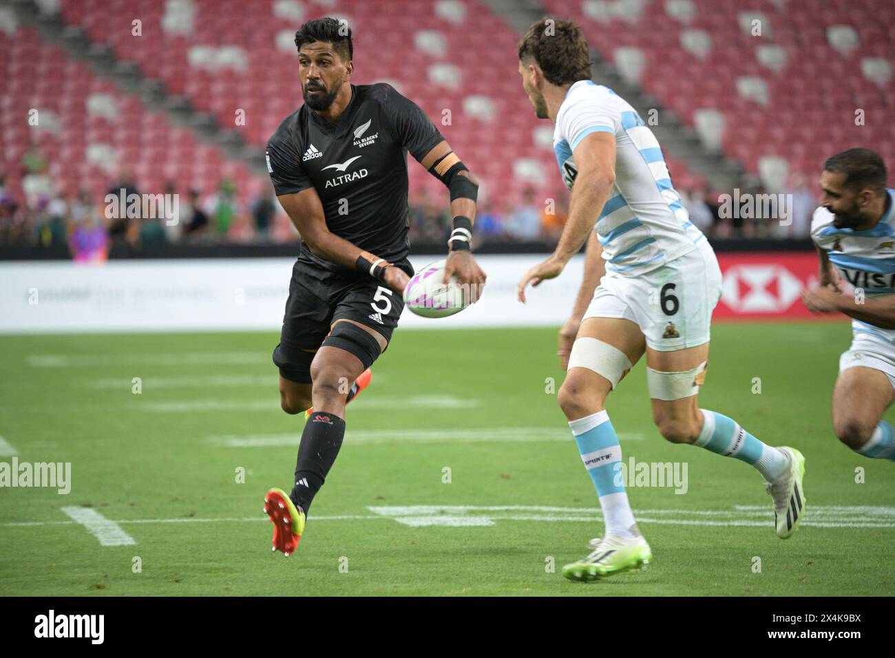 Singapore. 3rd May, 2024. New Zealand's Dylan Collier (L) prepares to ...