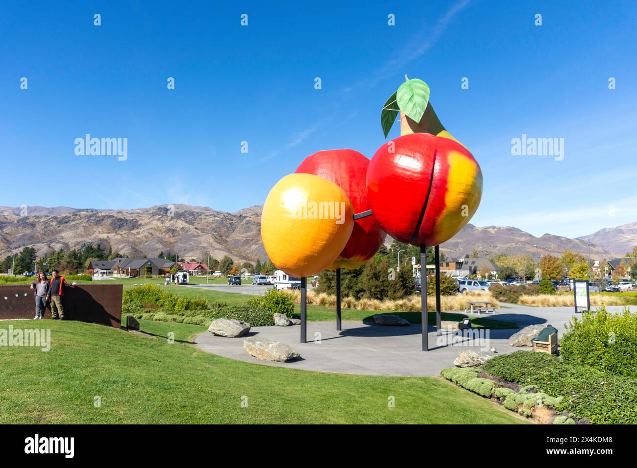 Cromwell Fruit Sculpture and town sign, State Highway 8, Cromwell ...