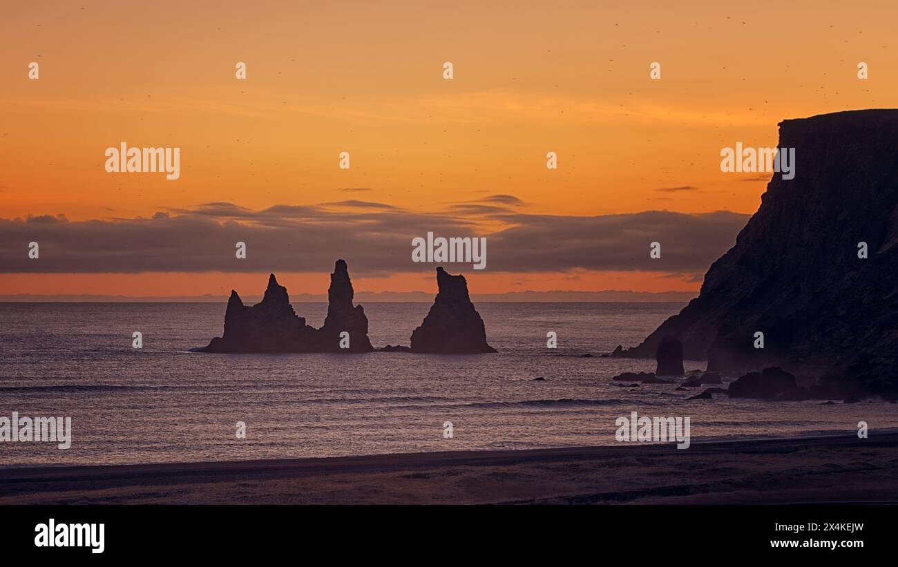 Volcanic sea stacks hi-res stock photography and images - Alamy