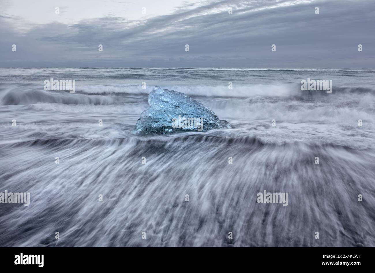 Iceberg on diamond beach hi-res stock photography and images - Alamy