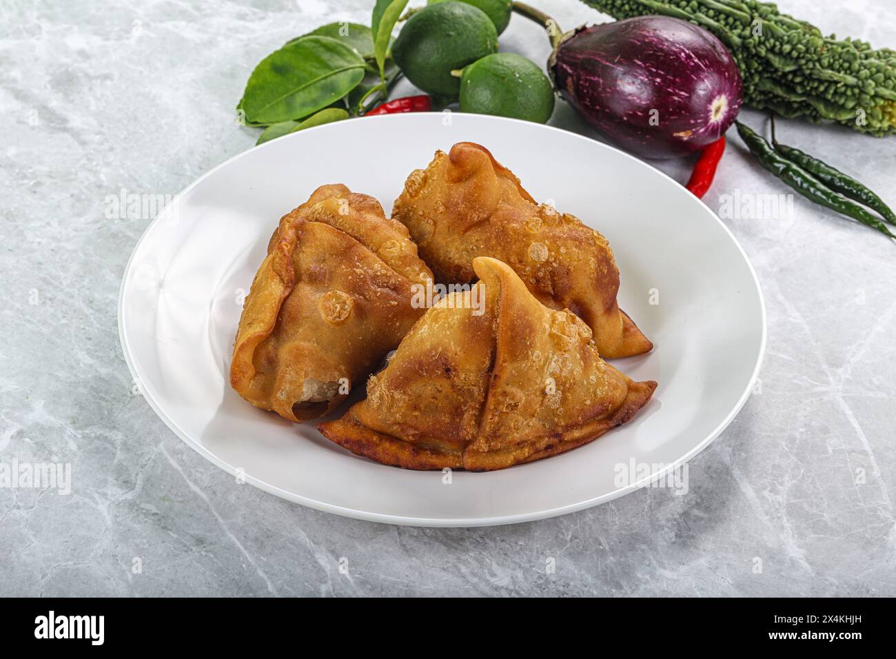 Indian cuisine - fries crispy stuffed samosa Stock Photo - Alamy