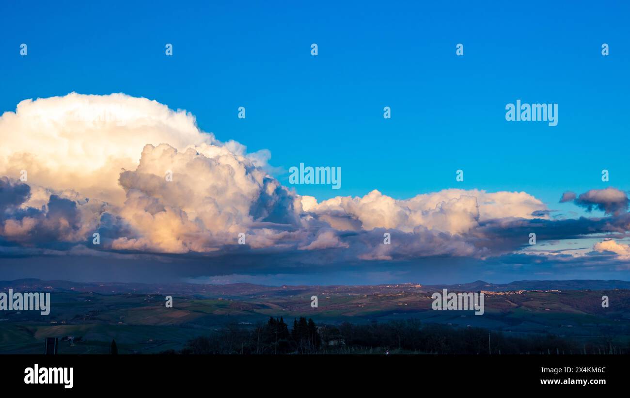 The fields of Tuscany in a beautiful spring day Stock Photo - Alamy