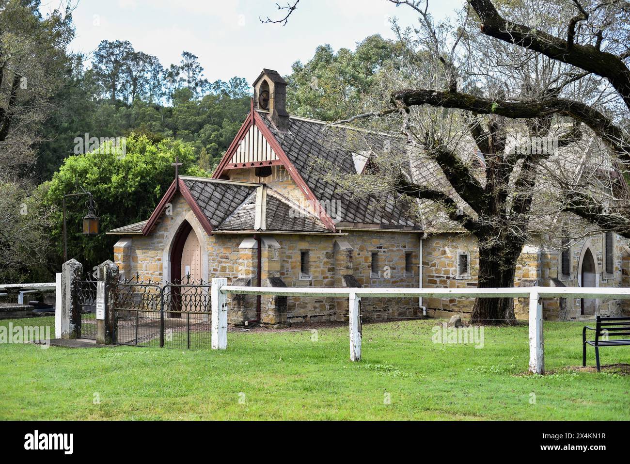 Old stone church hi-res stock photography and images - Alamy