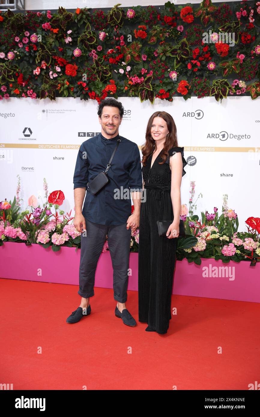 Award - Deutscher Filmpreis 2024 Fahri Yardim und Beatrix Scherff beim ...