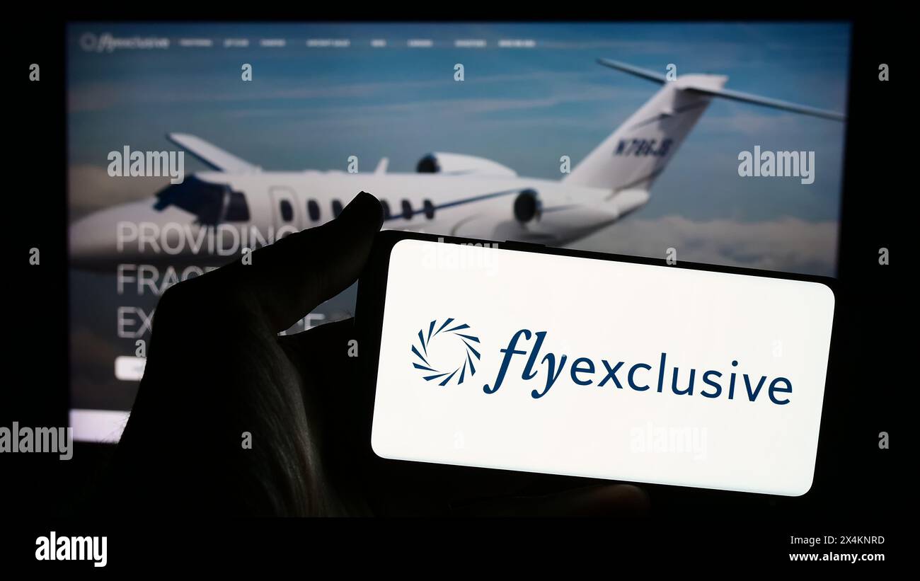 Flyexclusive logo hi-res stock photography and images - Alamy
