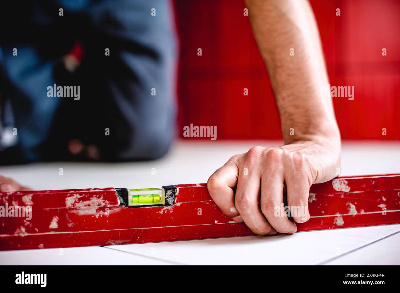 Man checking level floor hi-res stock photography and images - Alamy