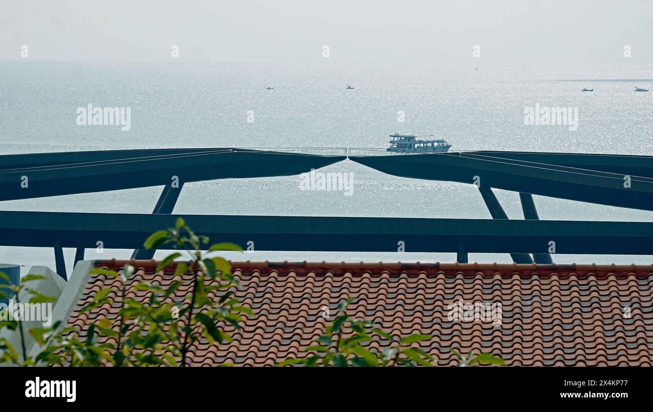 kiss bridge at sunset town on phu quoc island Stock Photo - Alamy