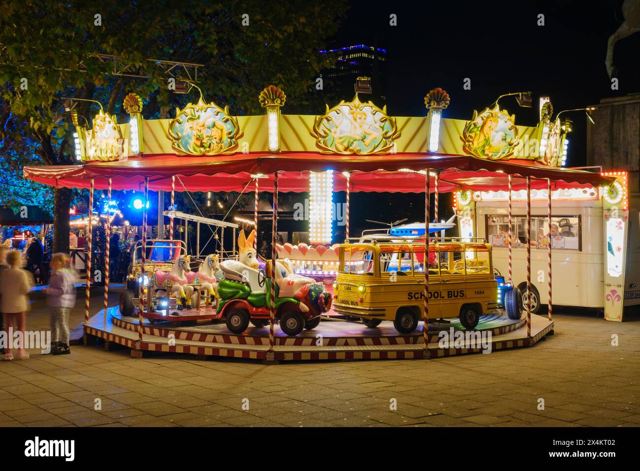 Lighted architecture hi-res stock photography and images - Alamy