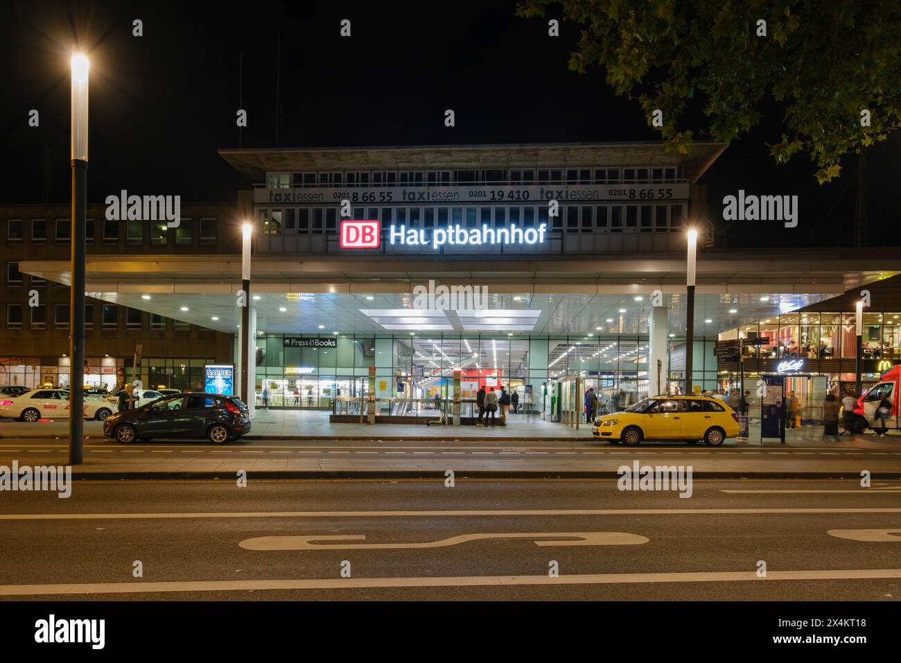 Central station of essen by night Stock Photo - Alamy