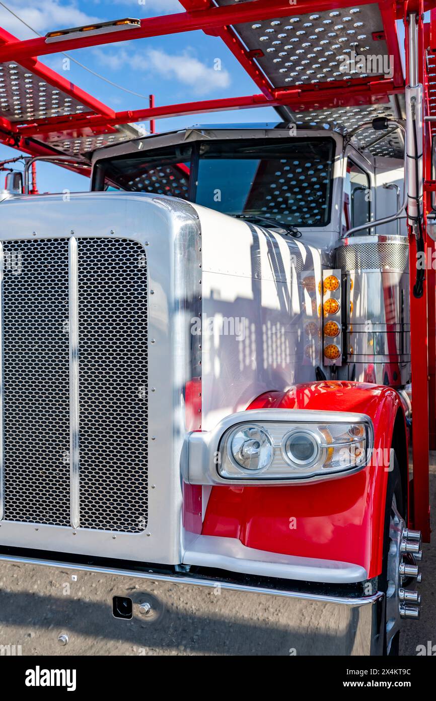 Empty red big rig car hi-res stock photography and images - Alamy