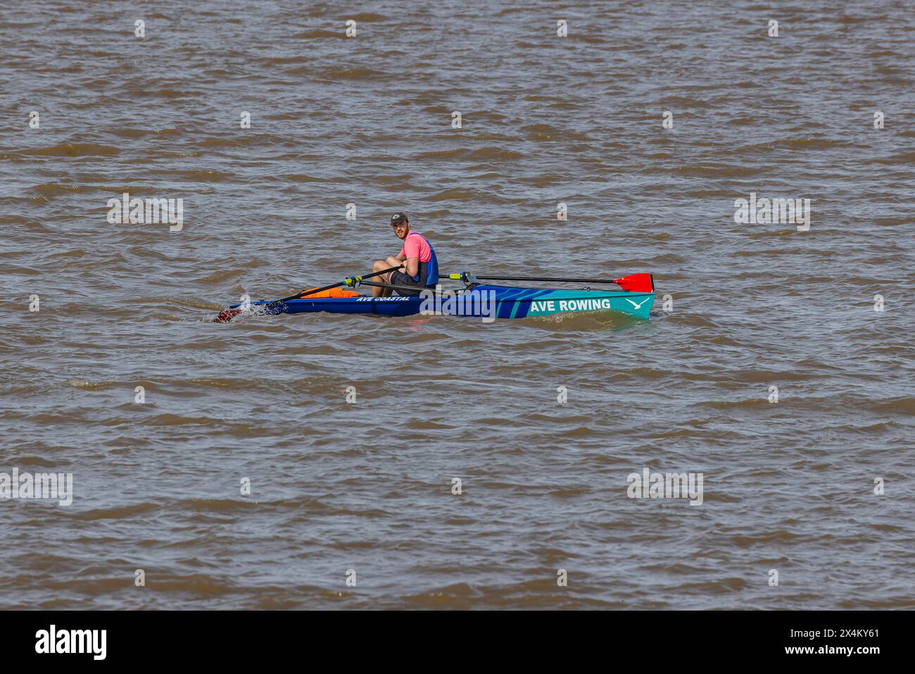 Rowing rc hi-res stock photography and images - Alamy