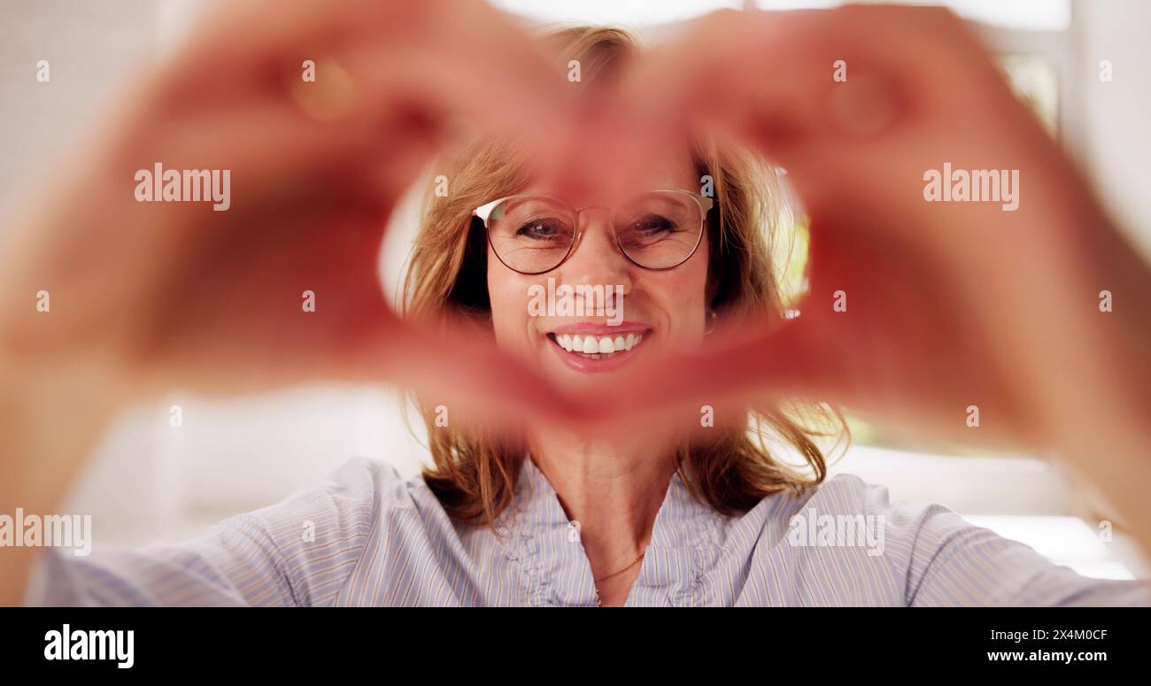 Friends making heart shape hands hi-res stock photography and images ...