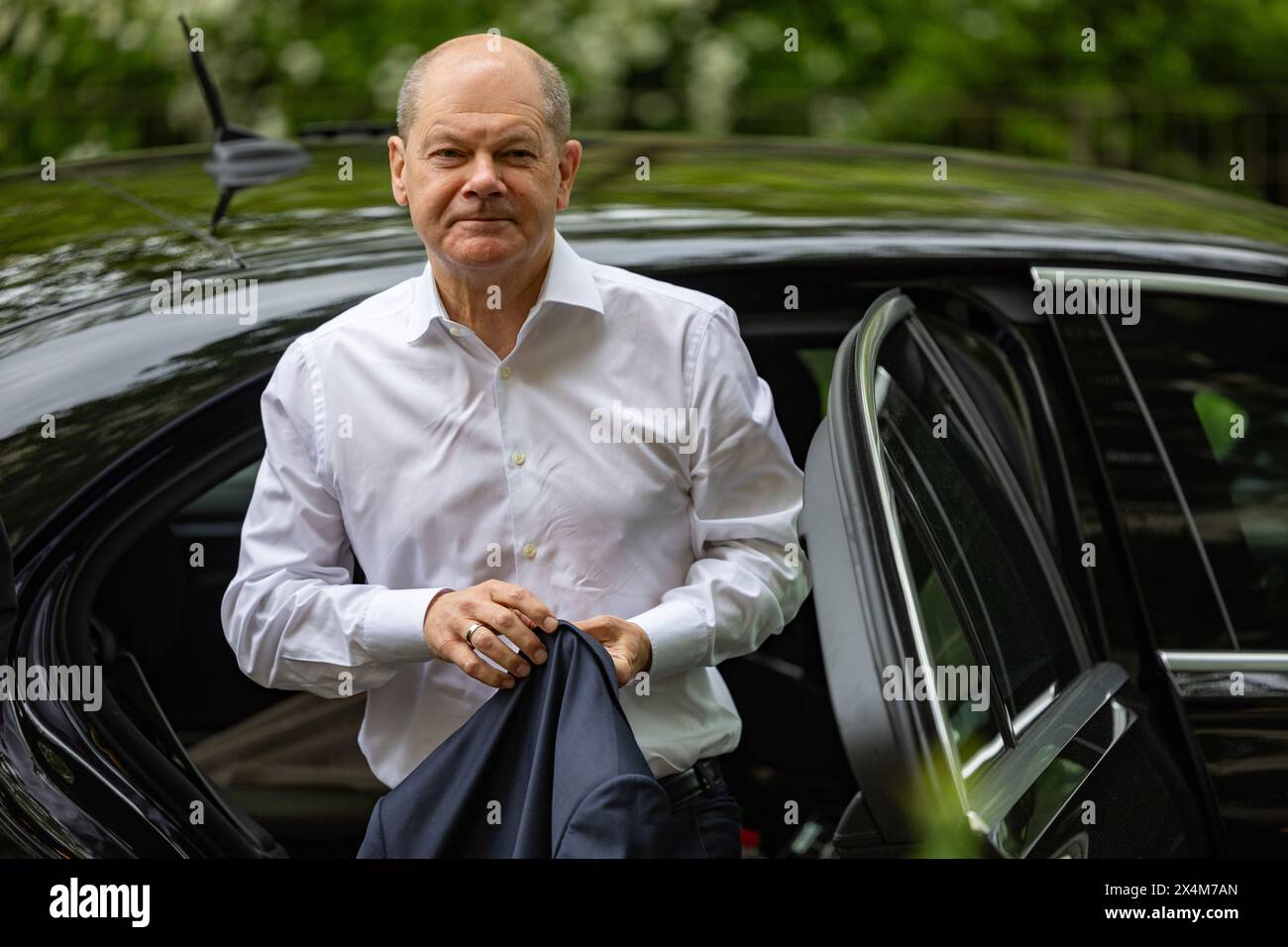 29 April 2024, Berlin: German Chancellor Olaf Scholz arrives for a ...