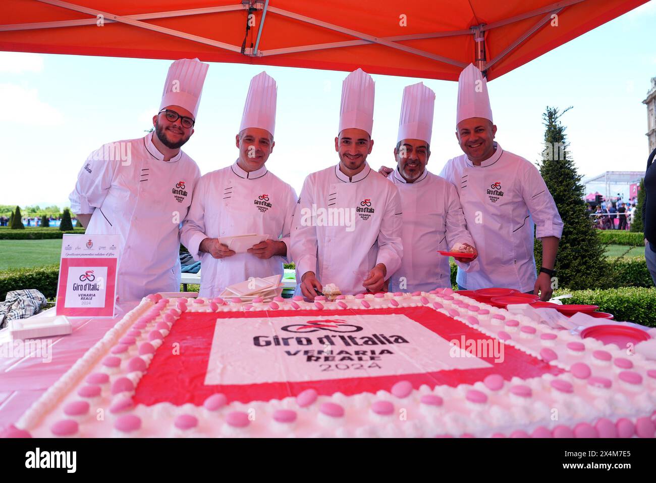 Torta reale hi-res stock photography and images - Alamy