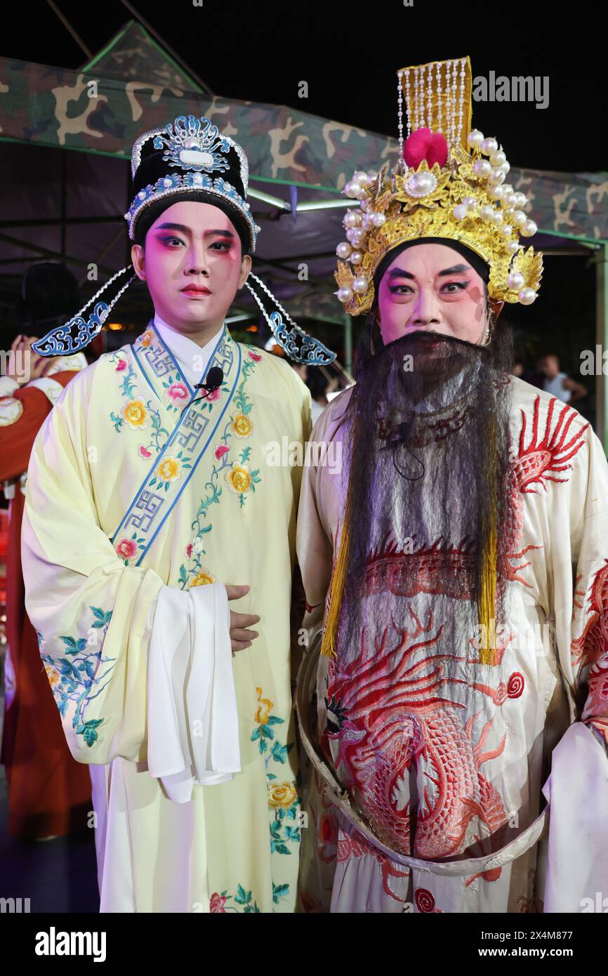 (240504) -- HAIKOU, May 4, 2024 (Xinhua) -- Chen Kehan (L) and his ...