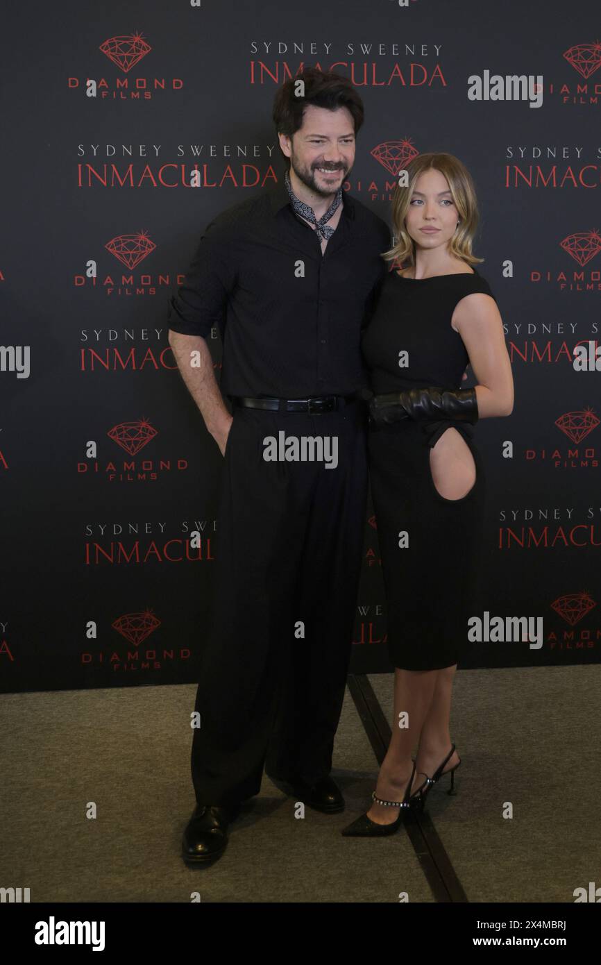 Actress Sydney Sweeney and actor Alvaro Morte posse for photos during ...